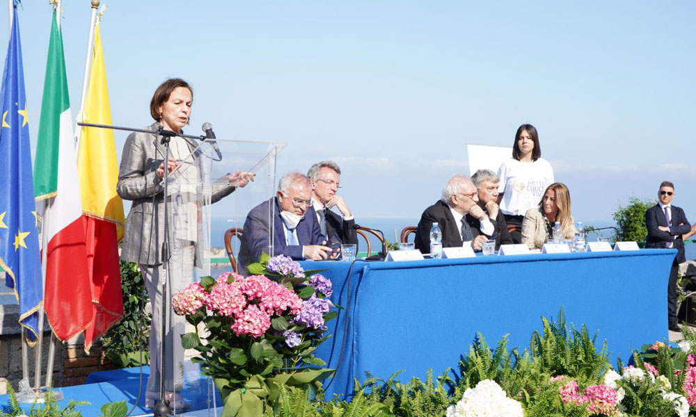 Firmato il 'Patto educativo', 40 milioni per le scuole dell'area metropolitana di Napoli