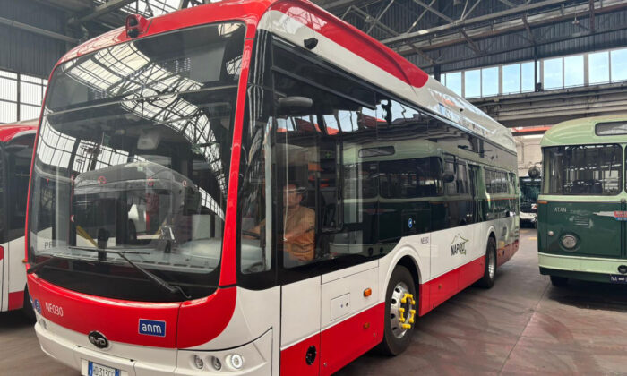 Napoli, dalla Regione 80 milioni per la flotta Anm: 17 tram e 60 bus ...
